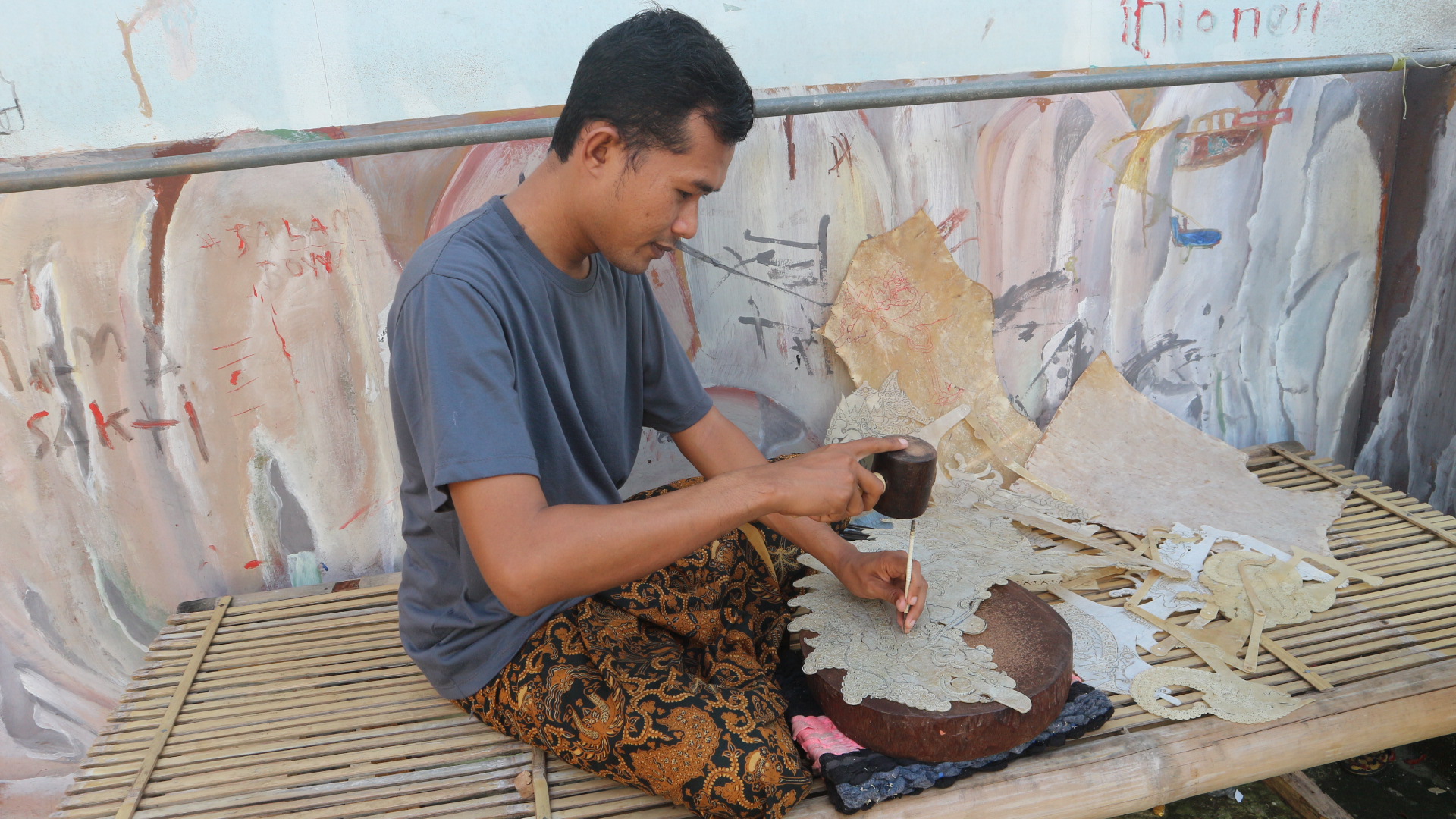 Pahatan Wayang Kulit Bumi Menak Sopal – TrenggalekBaru